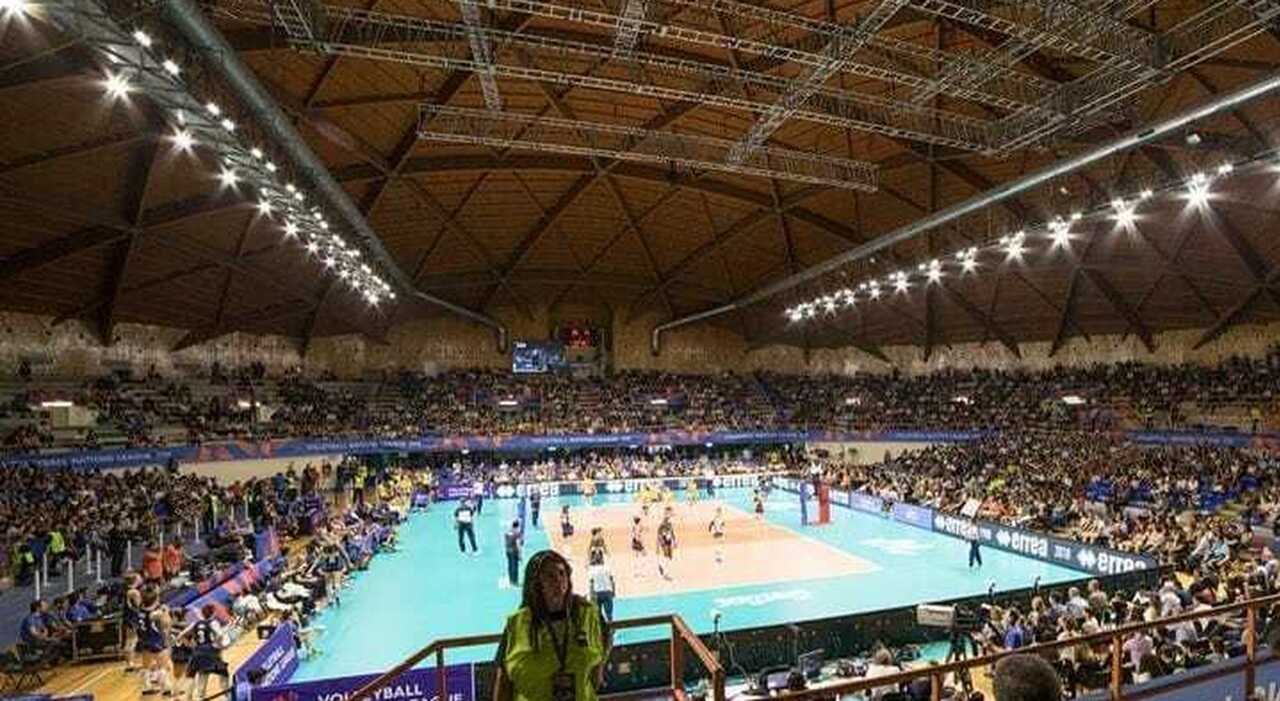 PalaSele Eboli, è scontro politico: «Gestione sbagliata, danni ...