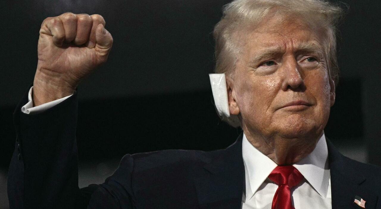 Donald Trump, l’ostentazione del corpo ferito come slogan elettorale