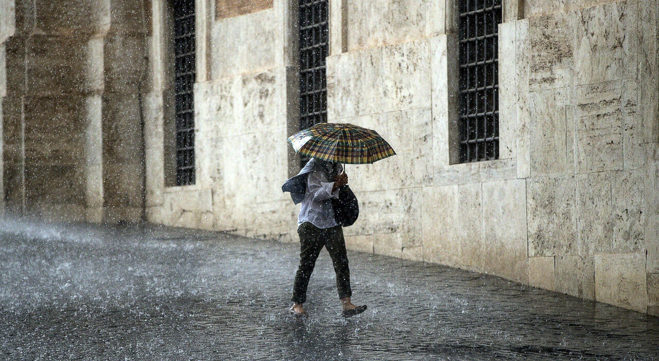 Heavy Rain and Storms Hit Rome: Weather Alert Issued