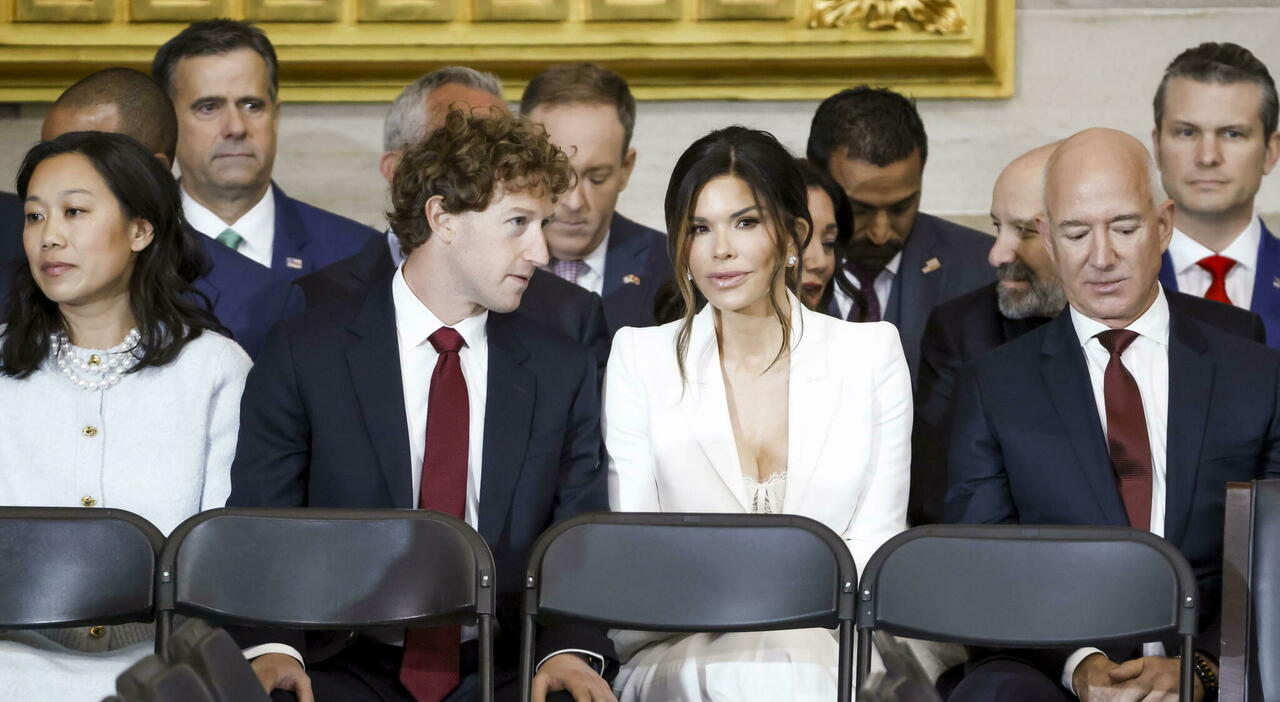 Lauren Sanchez bold outfit sparks backlash as it distracts Mark ...