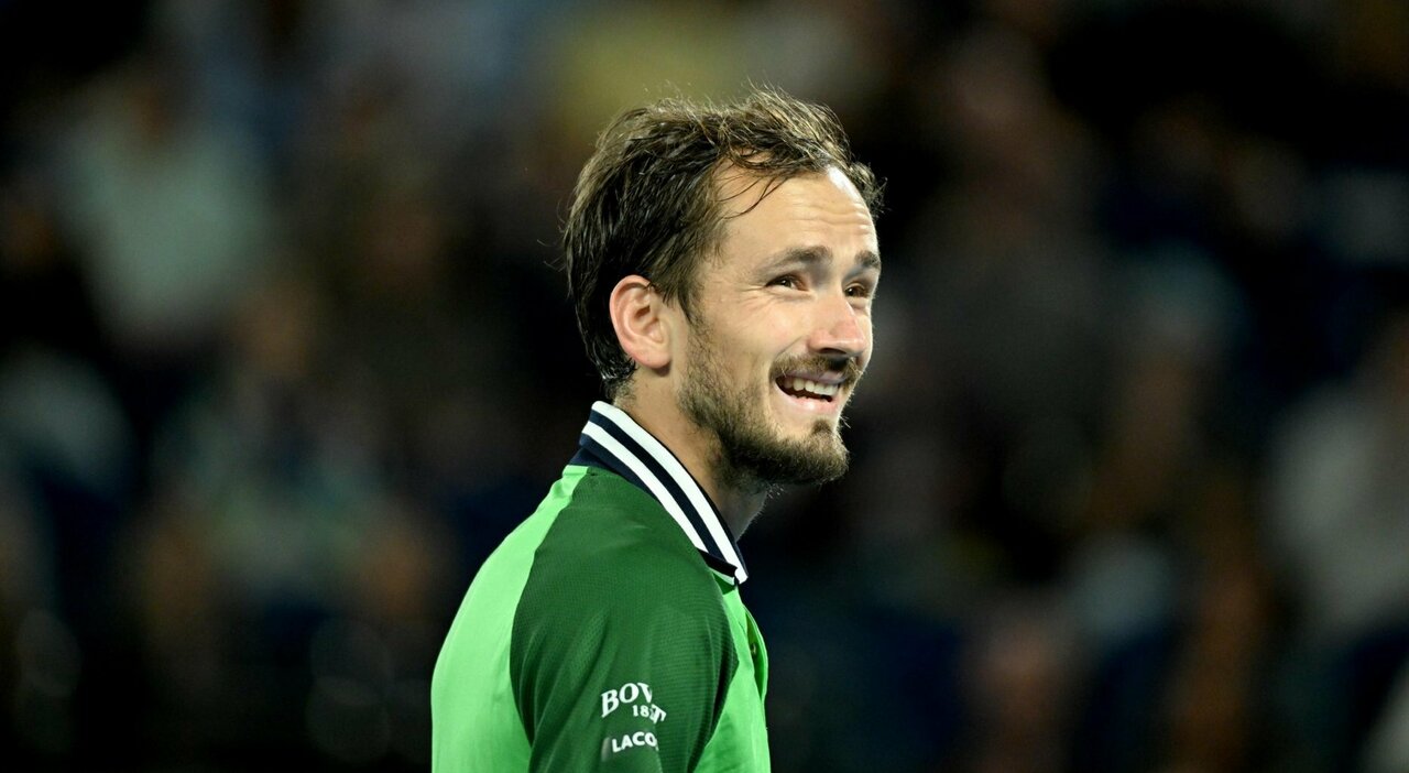 Sinner, Medvedev lo raggiunge in finale: chi è il russo. Età, trofei e ...