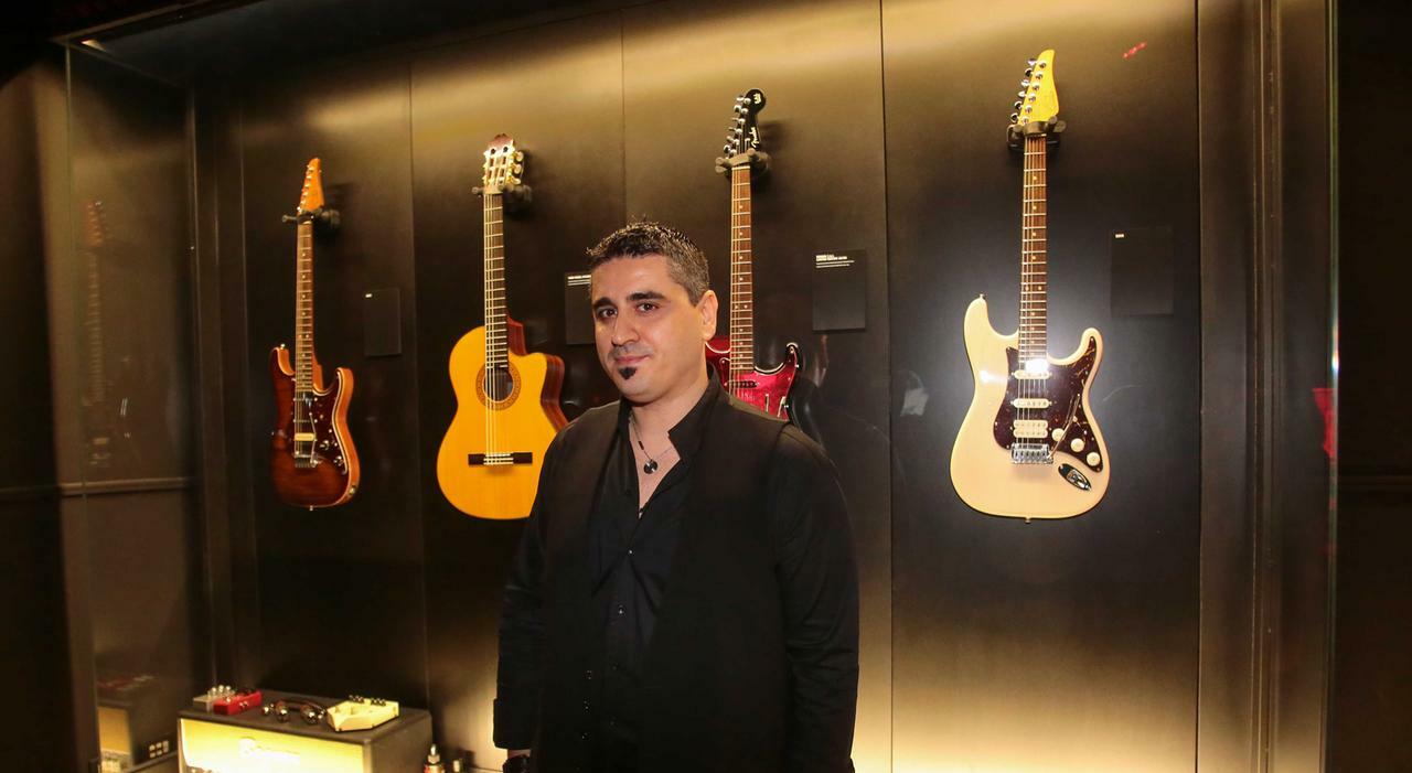 Caivano inaugurato il centro Pino Daniele il figlio | Papà sarebbe ... Caivano inaugurato il centro Pino Daniele il figlio | Papà sarebbe ...