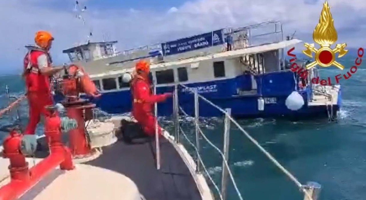 Nave Audace affonda vicino a Grado: il may-day di allarme, 76 persone a ...