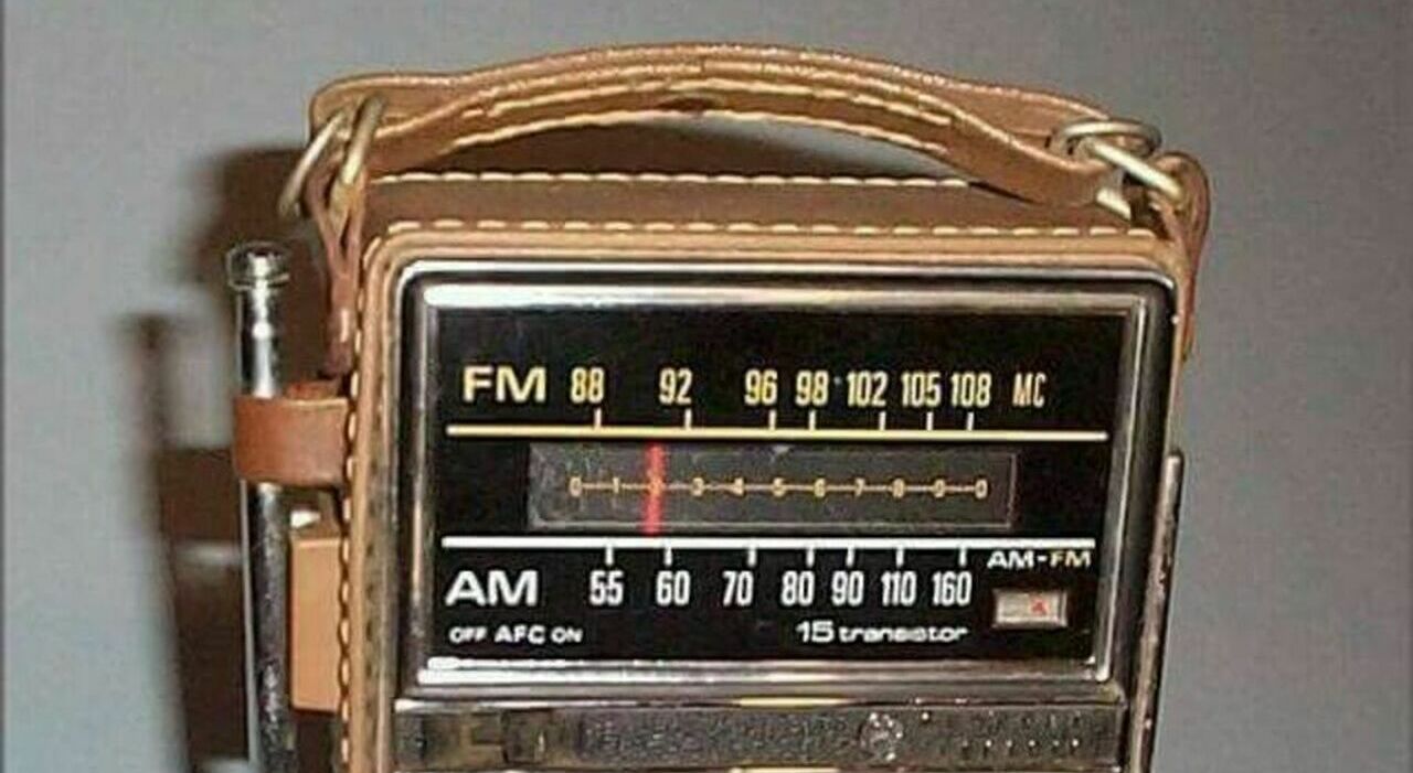 Radio, com'è cambiata la sua pelle negli anni: dal primo modello a ...