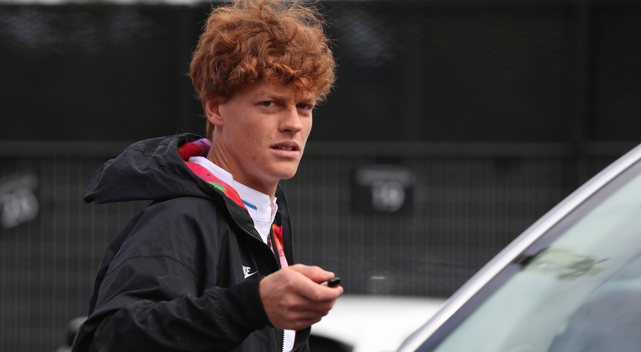 Sinner a Bologna con l'Audi da 250mila euro (con targa di Montecarlo ...