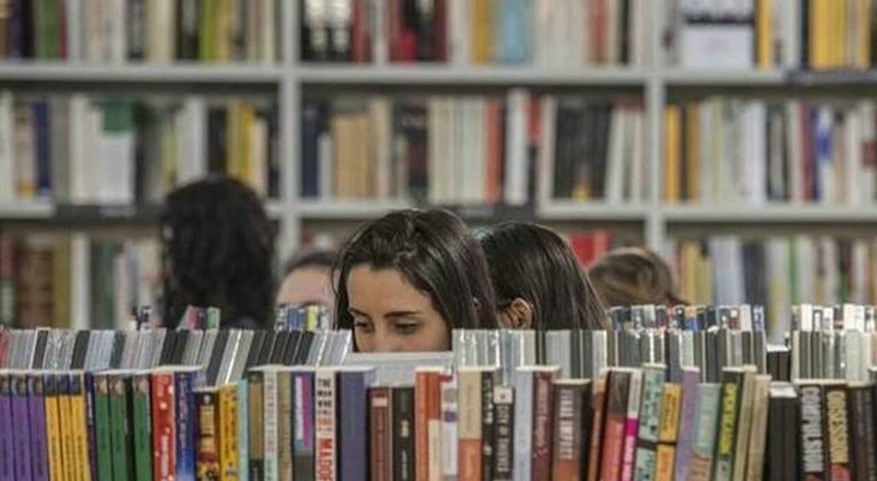 Bonus cultura ai 18enni, libraio intasca 145mila euro: 442 voucher in ...