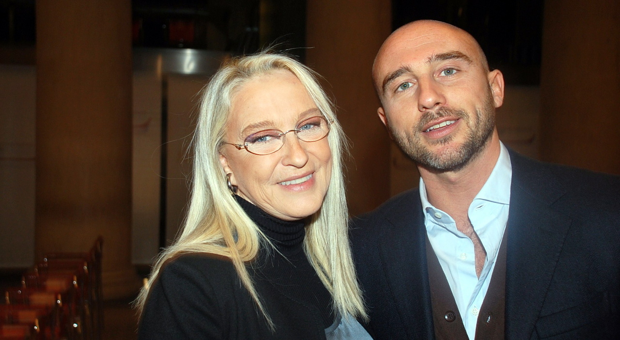 Andrea Rizzoli, i due matrimoni e la malattia di mamma Eleonora Giorgi: «Non volevo andasse sul ...
