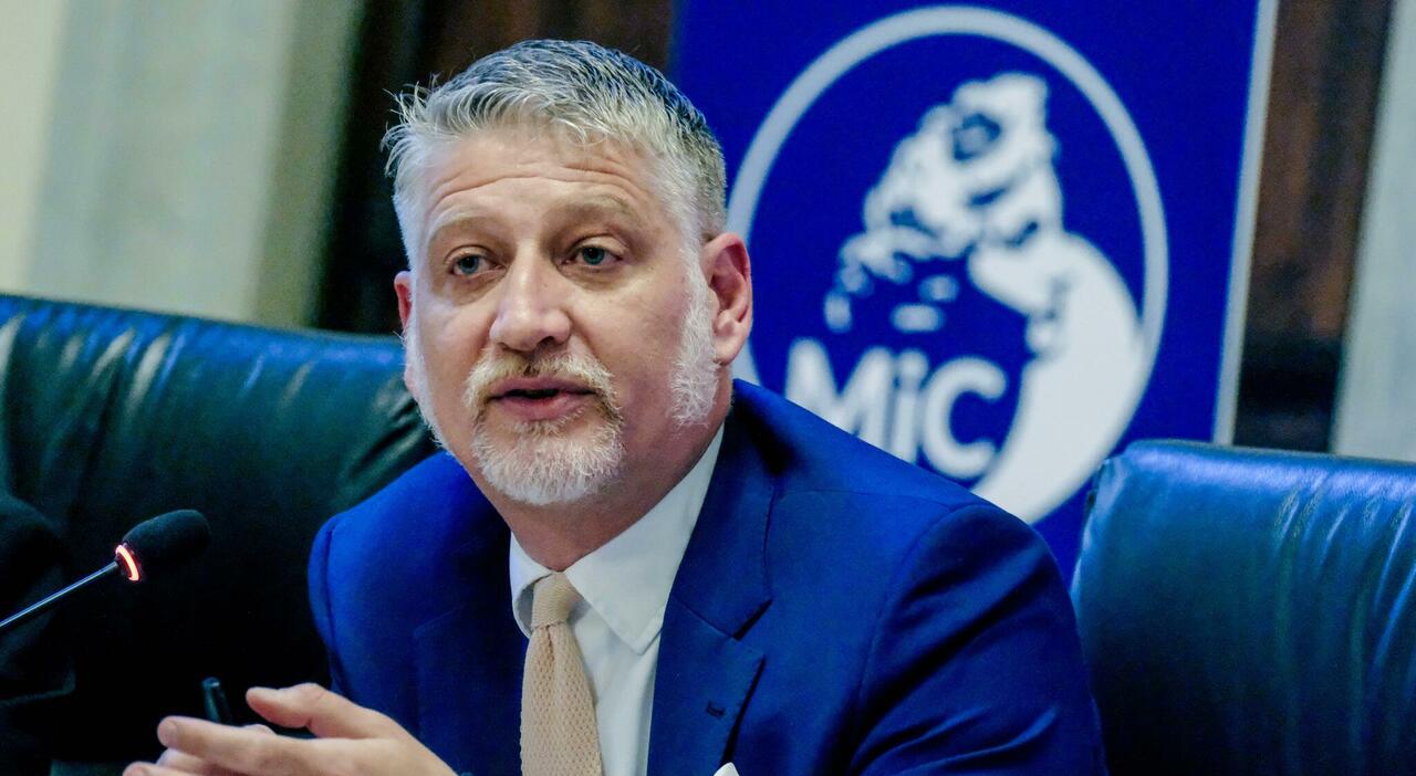 Alessandro Giuli Discusses His Political Roots and Academic Journey