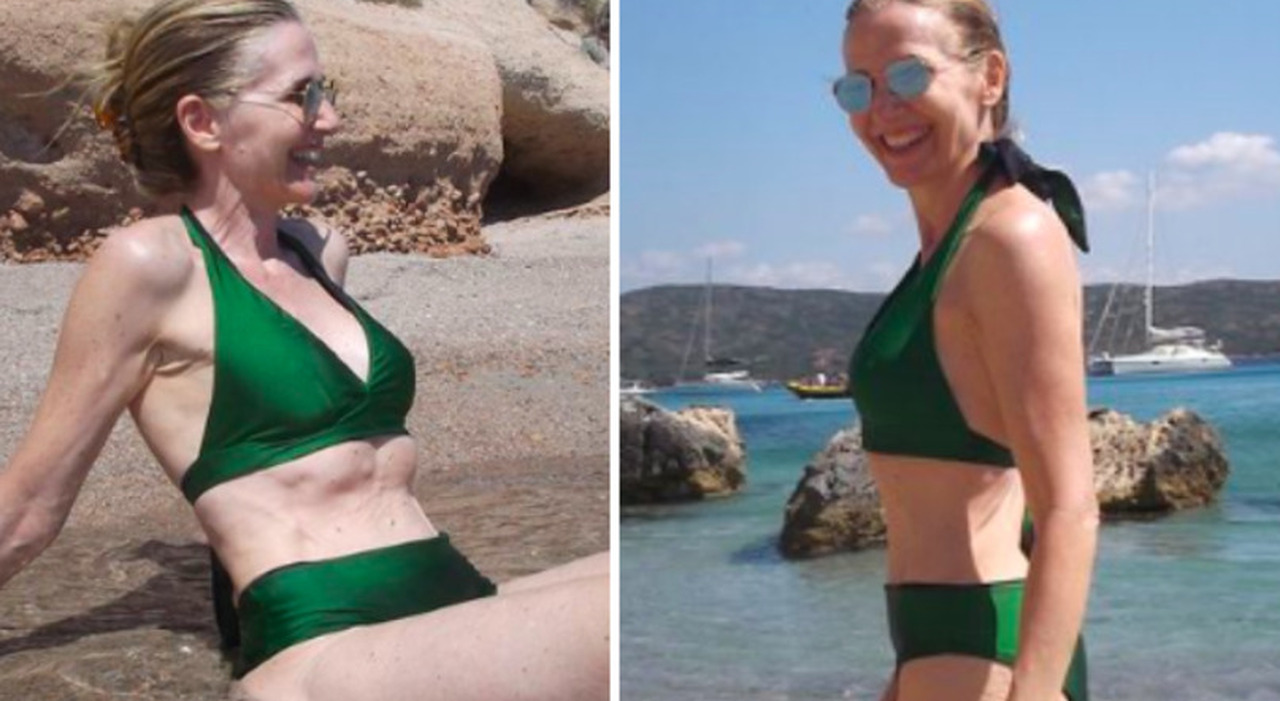 Lorella Cuccarini in bikini, la sua forma è invidiabile: «Sei super ... Lorella Cuccarini in bikini, la sua forma è invidiabile: «Sei super ...