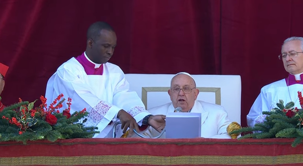 Pope Francis Calls for Peace and Reconciliation in Christmas Message