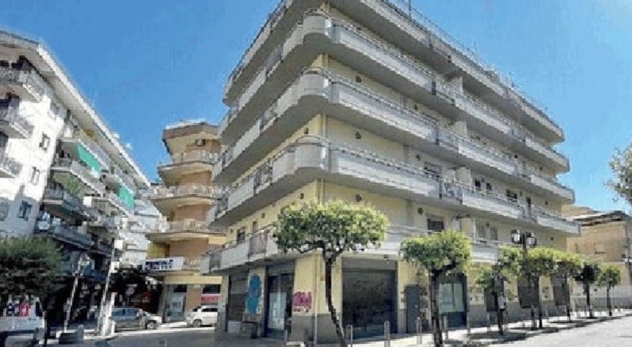 Battipaglia, il bene confiscato ai clan della camorra diventa caserma della Finanza