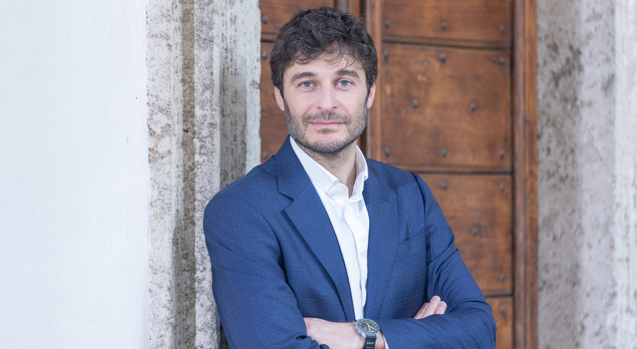 Lino Guanciale, il sogno di fare il benzinaio, il rugby e le nozze ...