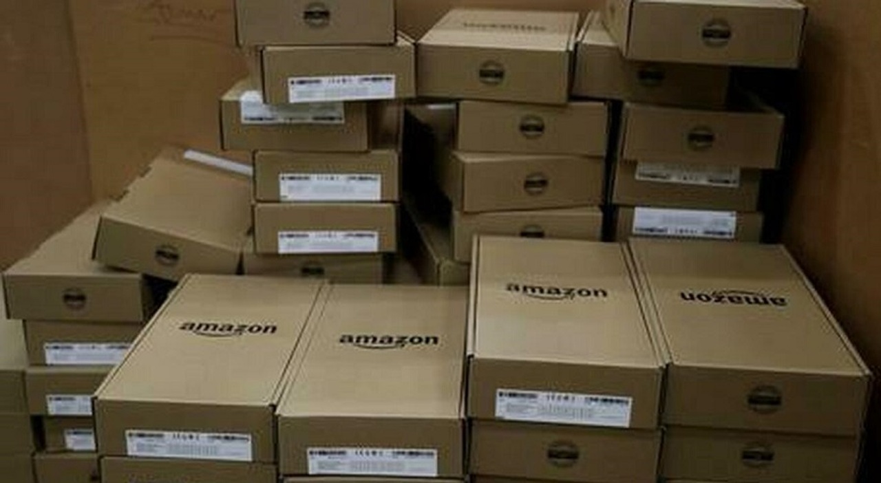 Truffa del pacco Amazon, la nuova tecnica dei criminali informatici ...