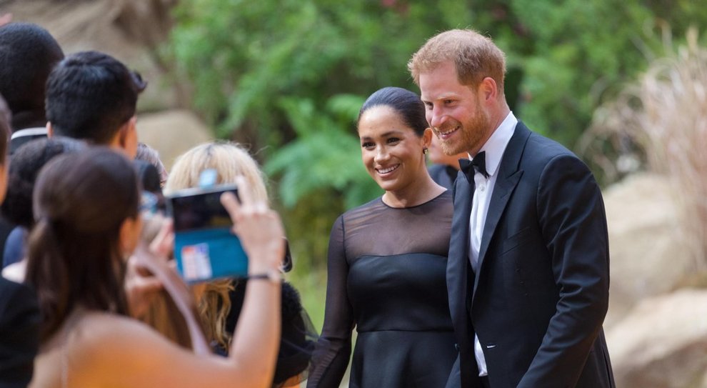 Meghan Markle alla prima de Il Re Leone: l'abito castigato davanti alla ...