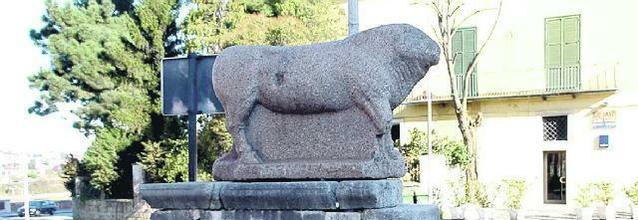 Benevento: trasloco «bue apis», ora avanza l'ipotesi. «Luogo non idoneo»