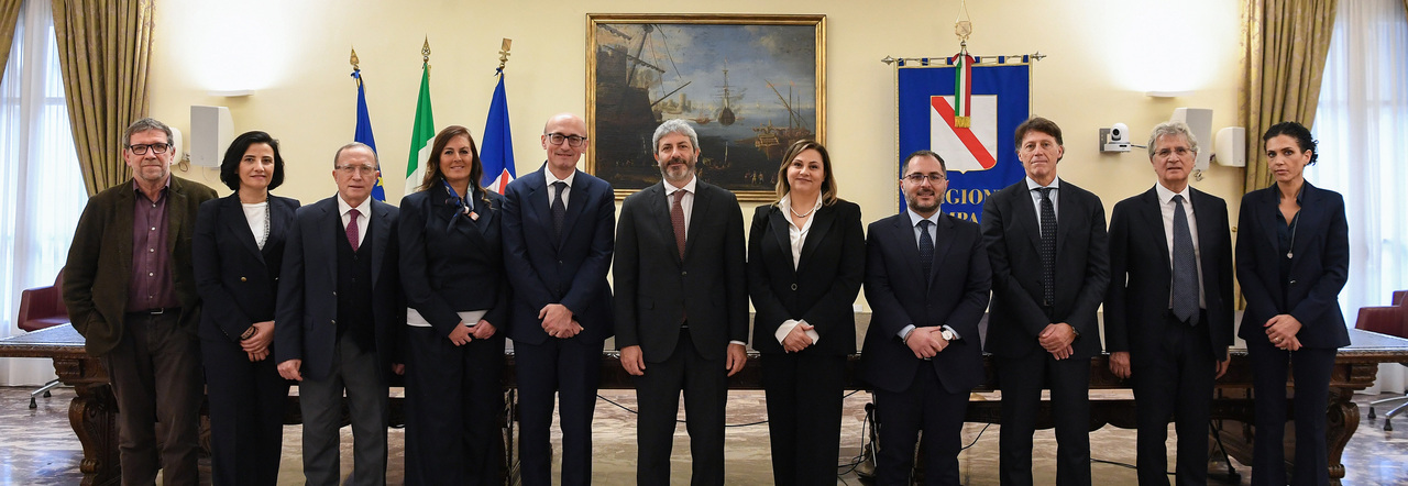 Roberto Fico, primo incontro con la giunta a Palazzo Santa Lucia ...