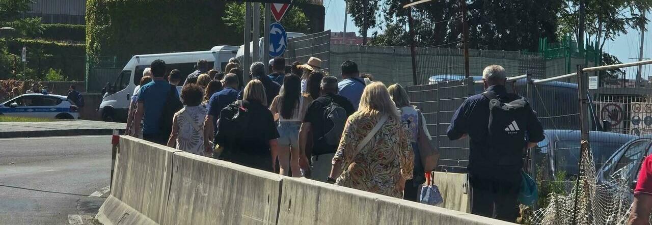 Pozzuoli, caos bus al porto: verso l’intesa con le isole