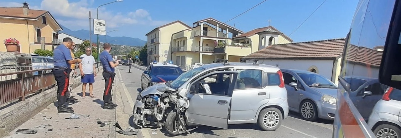 Casal Velino, malore alla guida e schianto contro un muretto: ferito un ...