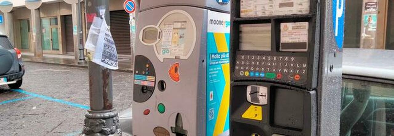 Santa Maria Capua Vetere, caos strisce blu: due colonnine e orari ...