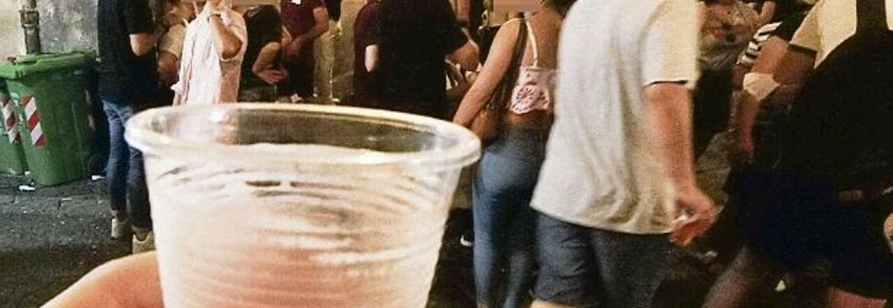 Caos alcol a Napoli, l’appello delle mamme dei minori: «Basta Spritz a ...