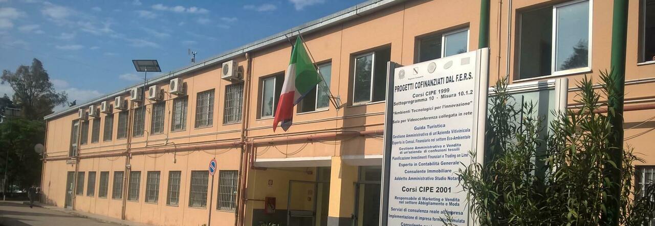 El instituto de educación superior 'Palmieri Rampone Polo' de Benevento ...