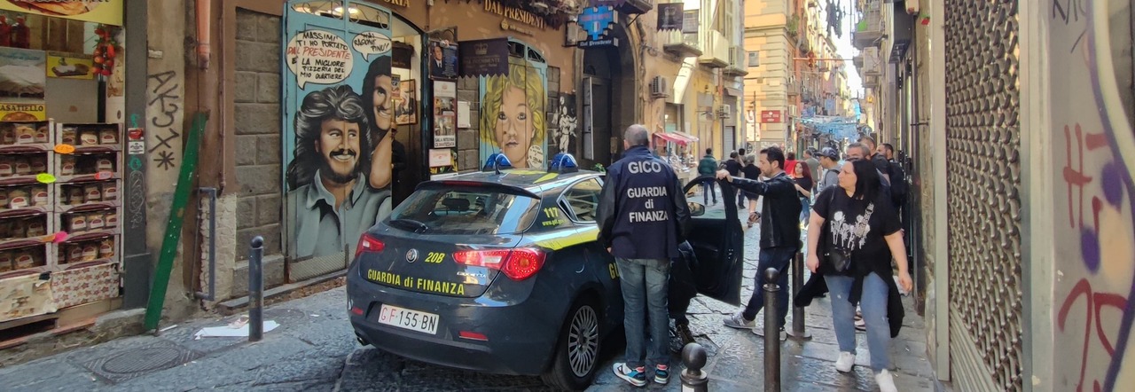 Beschlagnahmung einer berühmten Pizzeria in Neapel: Finanzierung des ...