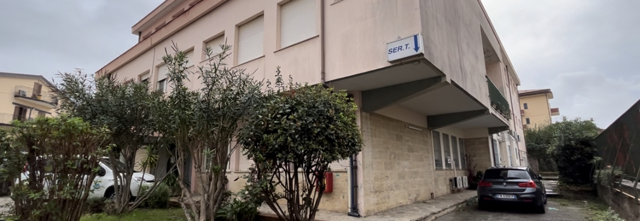 Il Serd di Vallo della Lucania chiuso sei giorni su sette: è polemica