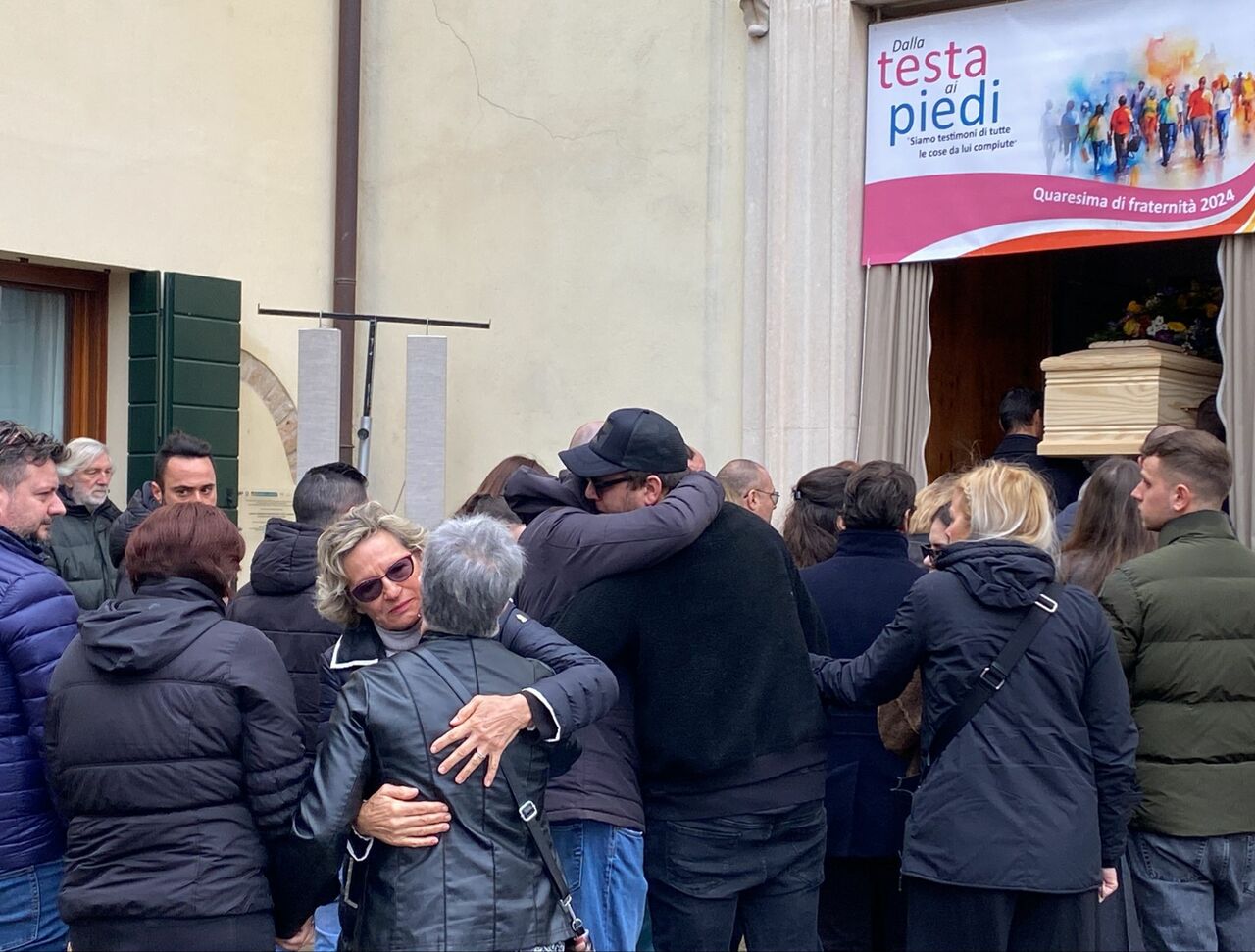 Omicidio Buratin, al funerale di Alberto Pittarello c'è anche la mamma ...