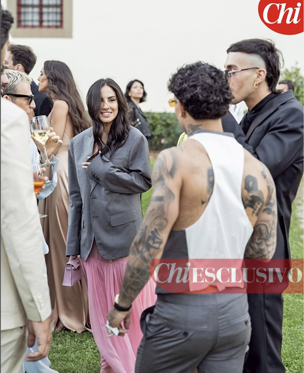 Tony Effe e Giulia De Lellis, le foto al matrimonio di Cecilia ...