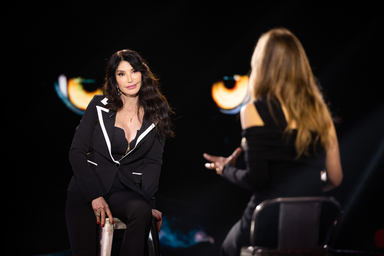 Carmen Di Pietro: «Il seno mi è esploso in volo per la pressione ...