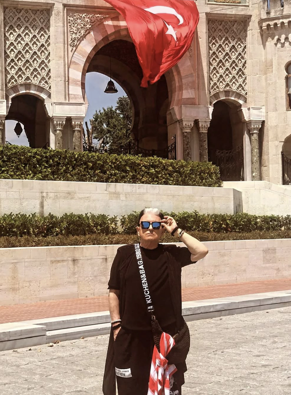 Cristiano Malgioglio a Red Carpet - Vip al Tappeto. Il tumore e ...