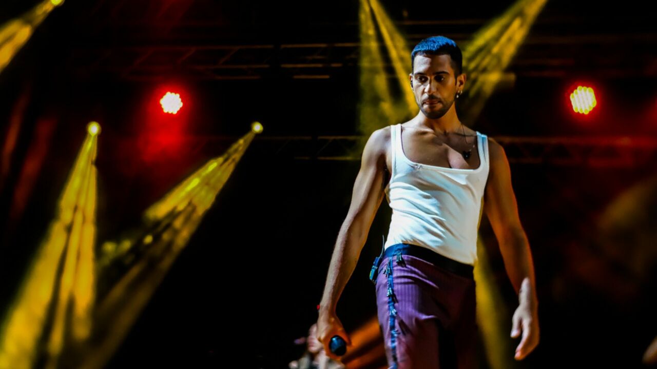 Mahmood, il rapporto con il padre, il bullismo, l'amore e il cambio di ...