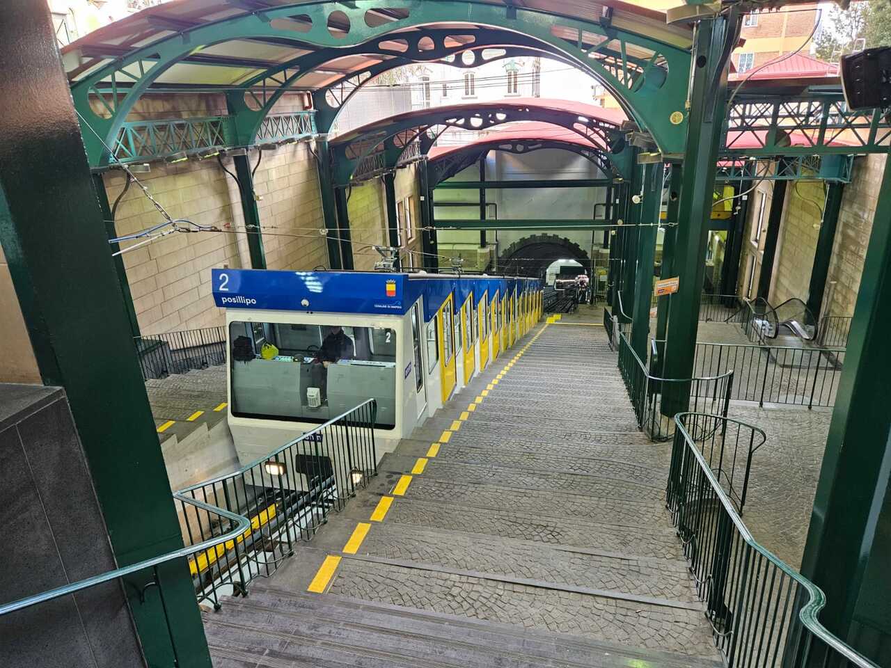 Napoli, la funicolare di Chiaia ha riaperto oggi: «Finalmente ...