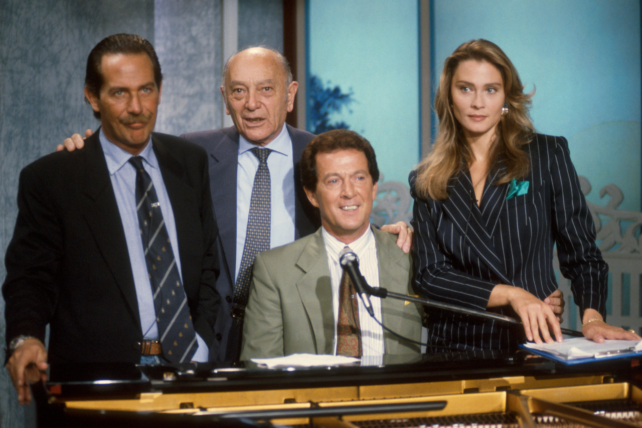 Memo Remigi, la manina a Jessica Morlacchi, il finto svenimento a ...