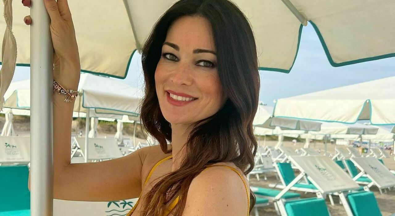 Manuela Arcuri, il flirt con Totti, il matrimonio blindato e il rifiuto ...