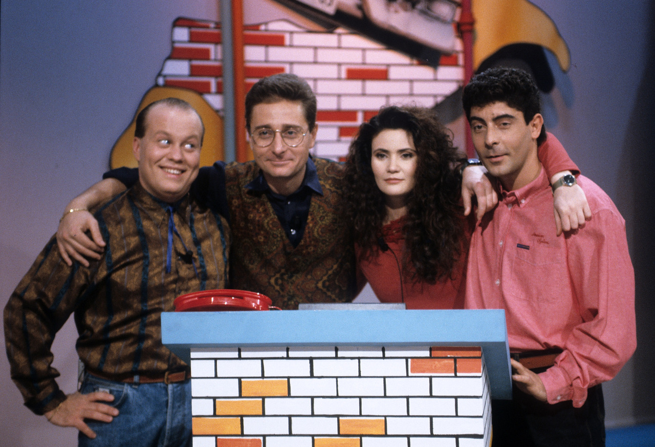 Leo Valli, chi è la voce di Topo Gigio nel duetto con Lucio Corsi ...