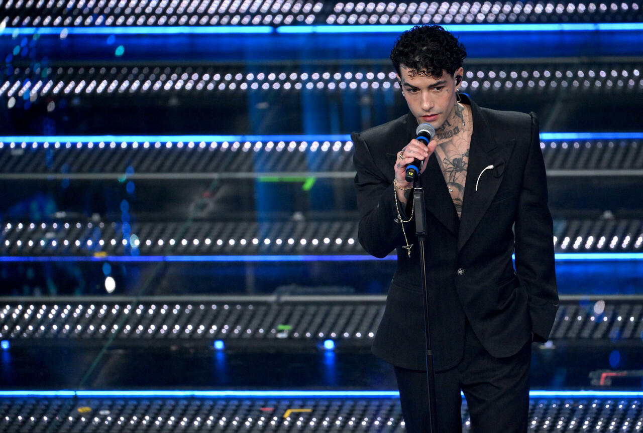 Sanremo 2025, pagelle look della finale: Olly e la canotta (7), Lucio ...