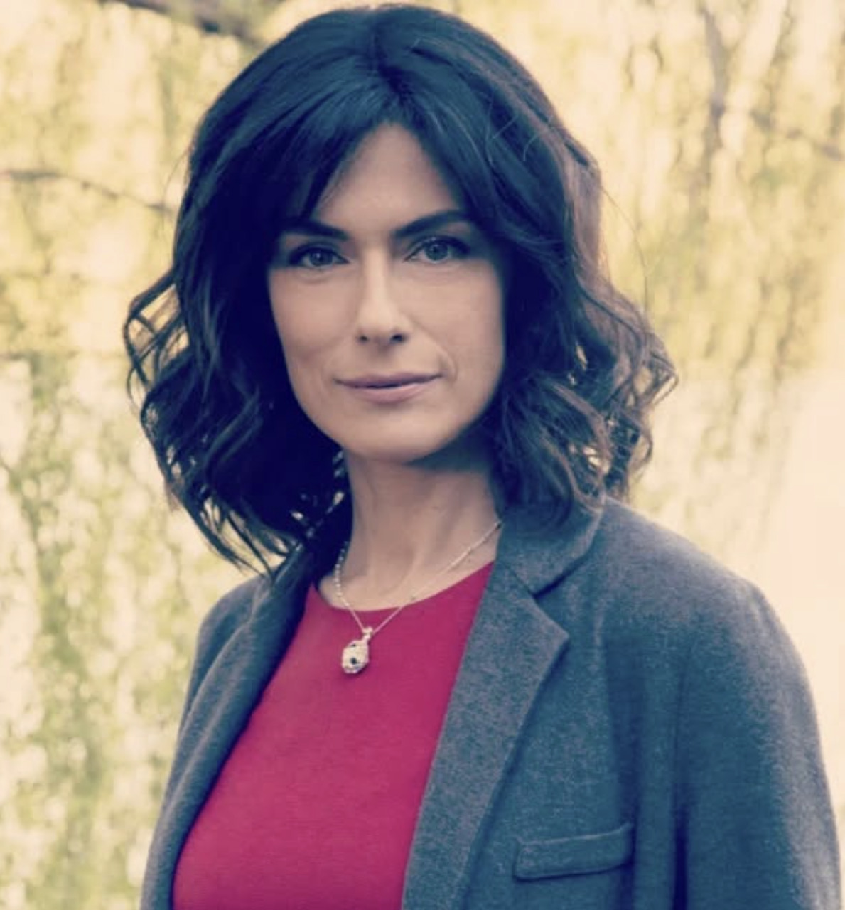 Anna Valle in tv con Le onde del passato. La vita, la carriera e l ...