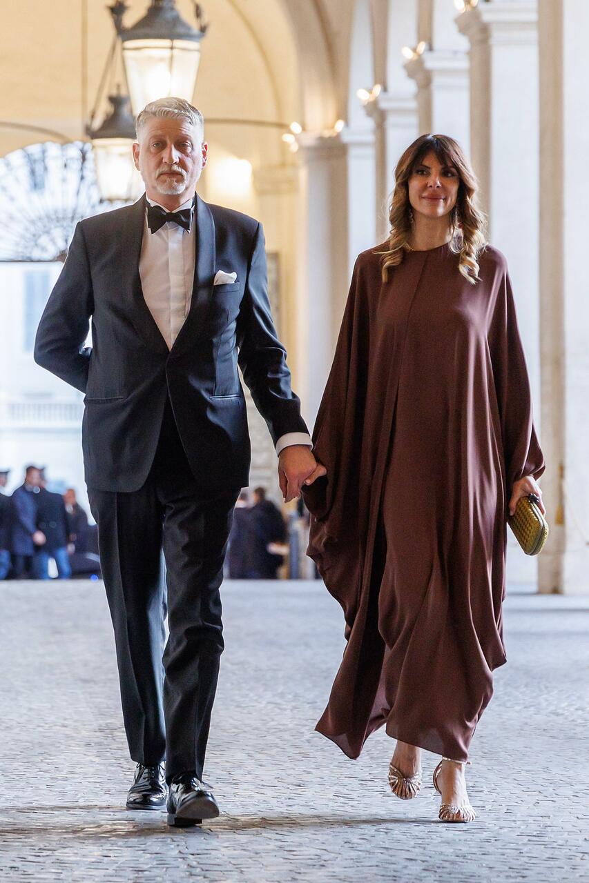 Carlo e Camilla, i look della cena al Quirinale: la regina con il ...