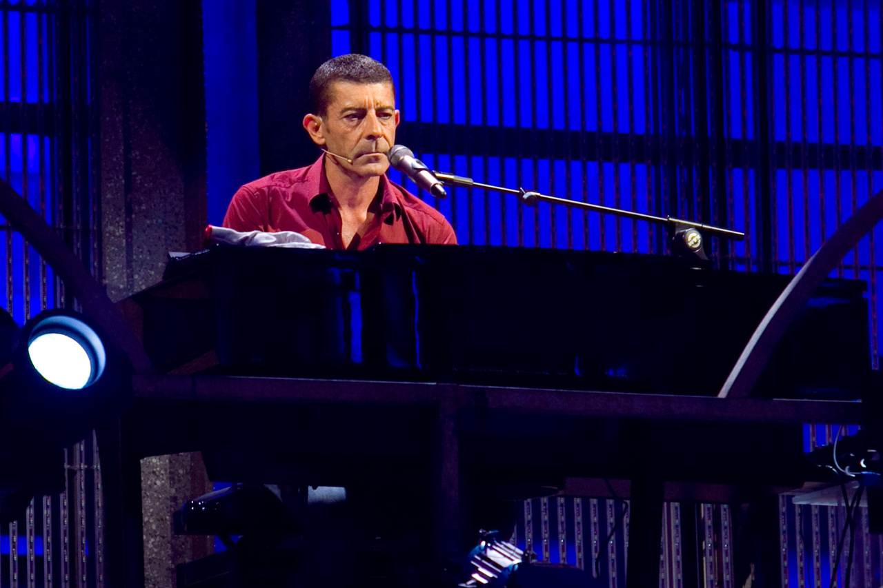 Luca Laurenti, l'accusa di evasione fiscale, lo stipendio milionario, la depressione, il nudismo ...