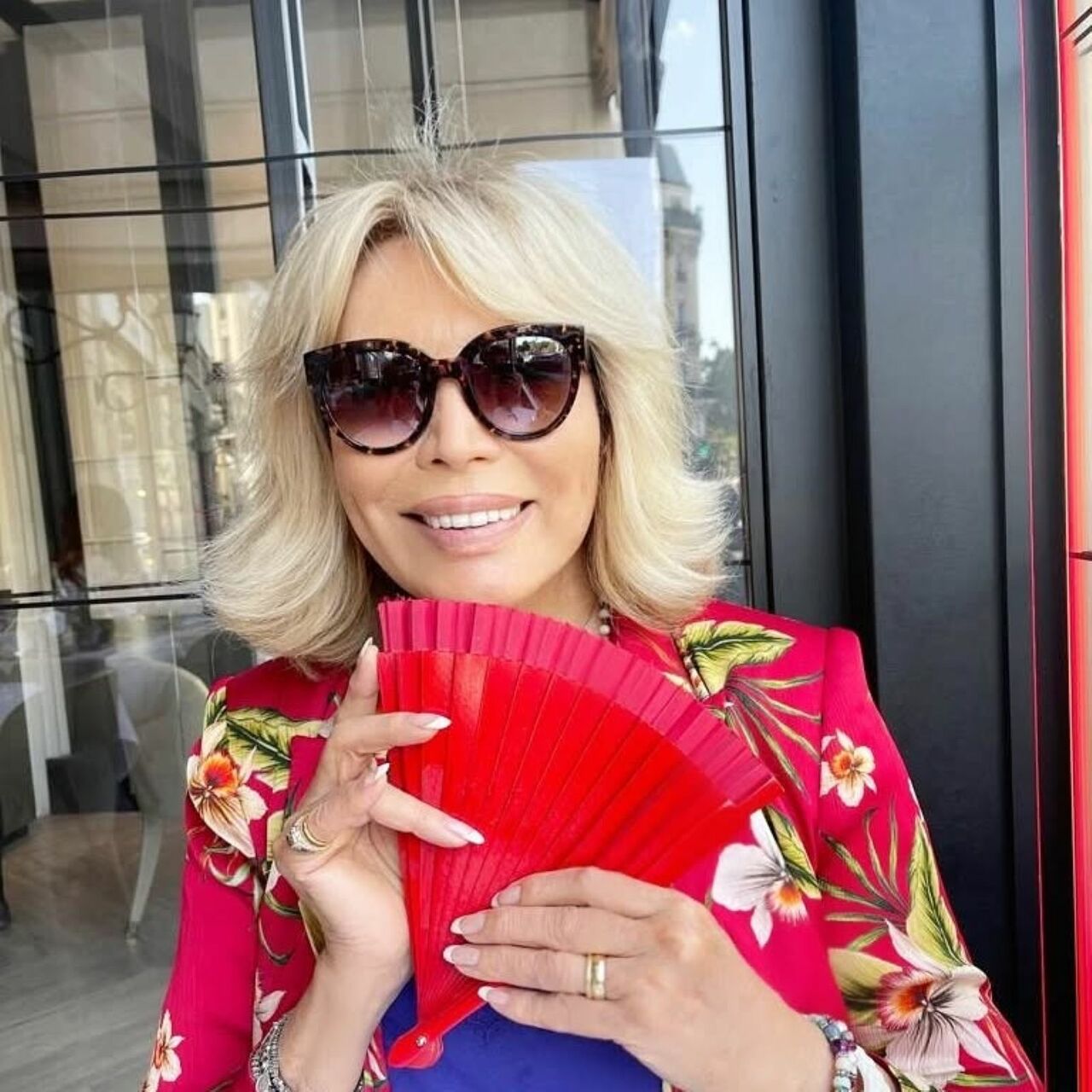 Amanda Lear, ieri e oggi: i rumors sulla transessualità, gli amori con ...