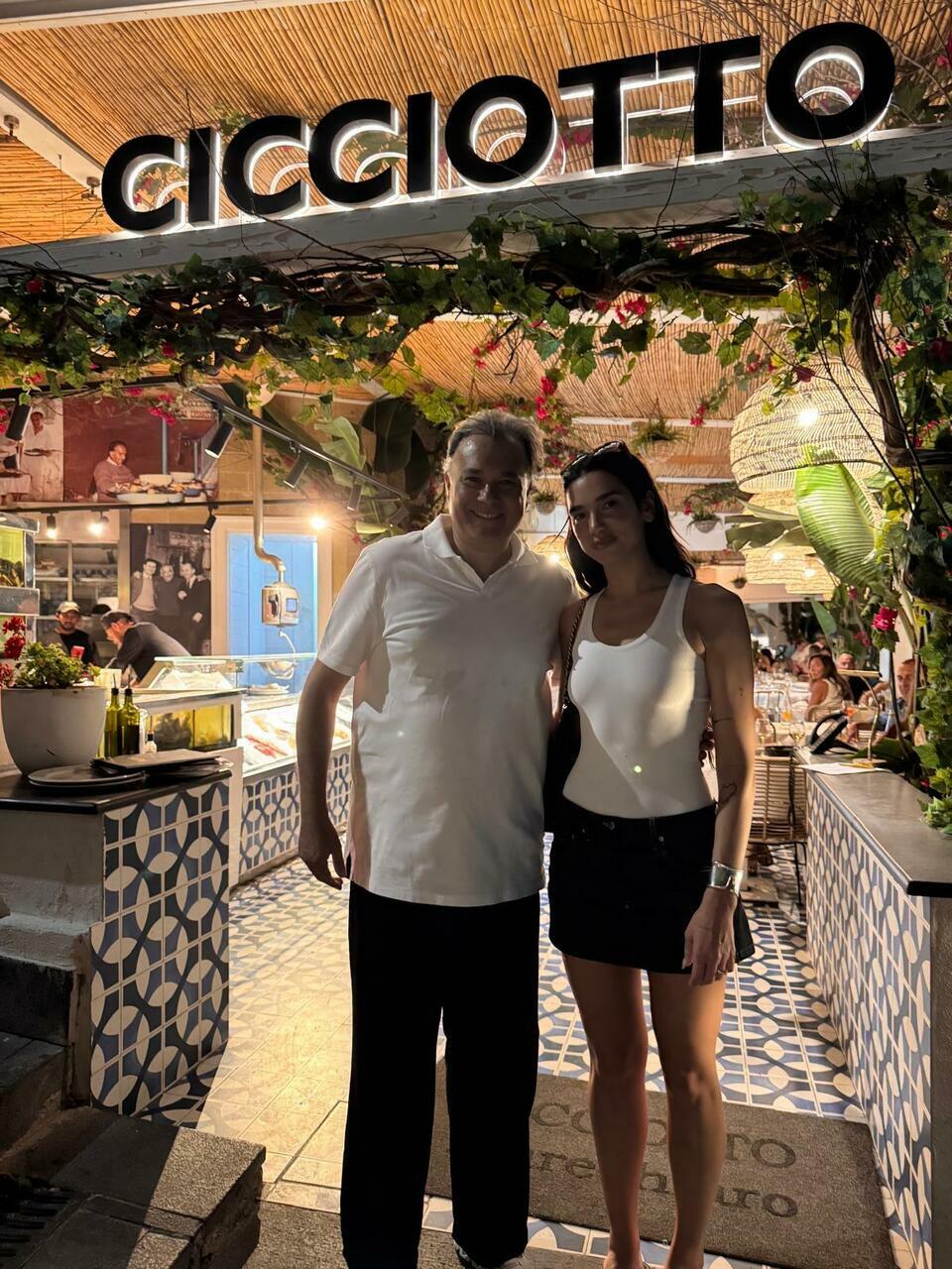 Dua Lipa a Napoli, cena da sogno da “Cicciotto” a Marechiaro: dai ...