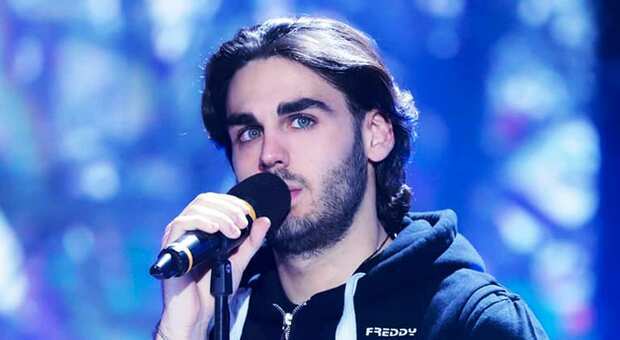 Alberto Urso, la fidanzata segreta, la depressione, la morte della ...