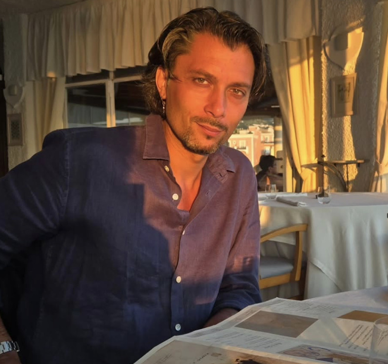 Carlo Di Francesco compie 45 anni. La musica, il rugby, il matrimonio a ...