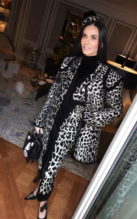 Parigi, i look delle vip alle sfilate della Fashion Week. Le pagelle ...