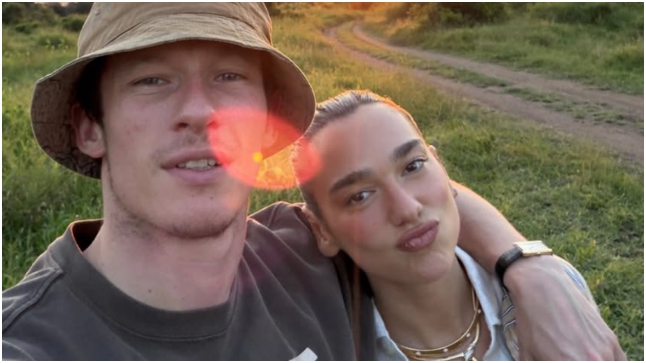 Dua Lipa sposa Callum Turner, l'amore nato per caso mentre leggevano lo ...