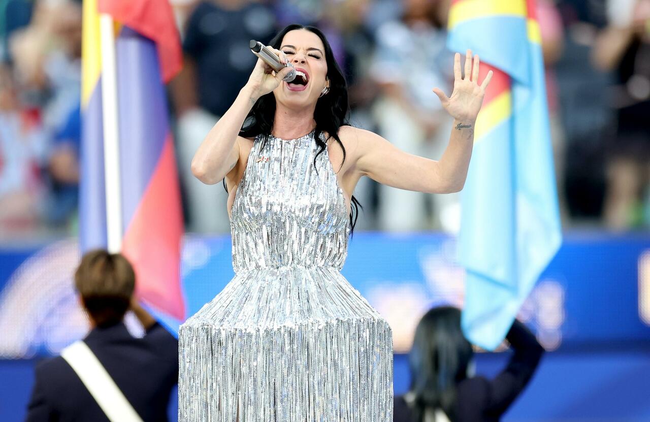Mondiali 2026, pagelle look vip: Katy Perry abat-jour futuristico (5.5 ...